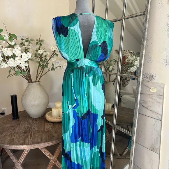 Dresses | Bcbg Plunge Dress Beautiful Vibrant Colors Satin Back Zip ...